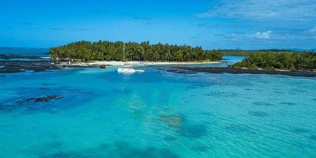 Exclusive Trip to Ile D’Ambre, Ilot Bernaches & Coin de Mire ...