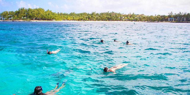 Glass Bottom Boat To Blue Bay Marine Park - Mauritius Attractions