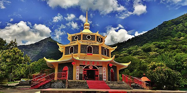 Visit of Chinese Tien Tan Pagoda - Mauritius Attractions