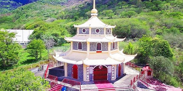 Visit of Chinese Tien Tan Pagoda - Mauritius Attractions
