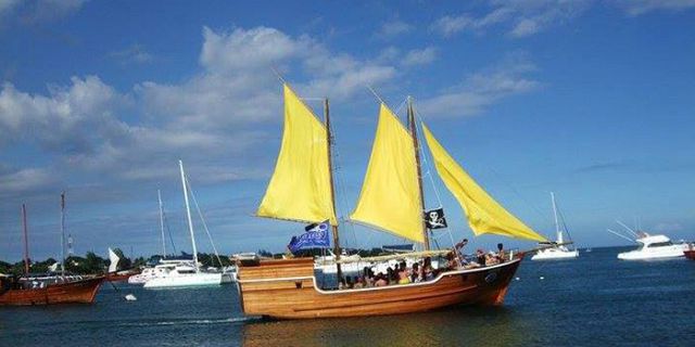 Pirate Boat Cruise to Ile aux Cerfs Island From East - Mauritius ...
