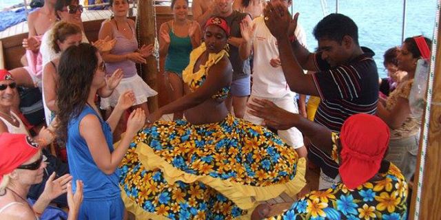 Pirate Boat Cruise to Ile aux Cerfs Island From East - Mauritius ...