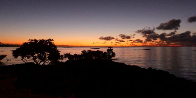 Romantic Couples Sunset Boat Trip with Beach Dinner - Mauritius Attractions